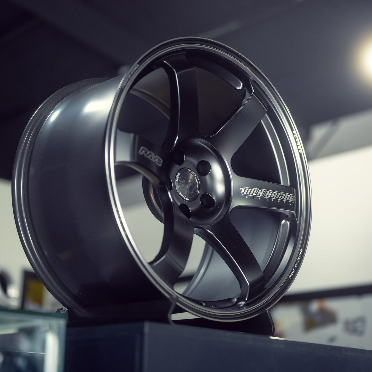 MK MOTORSPORTS の Volk Racing TE37 Saga S-Plus Black Shadow A90 | ホイールセットは 4990.00 ドルから